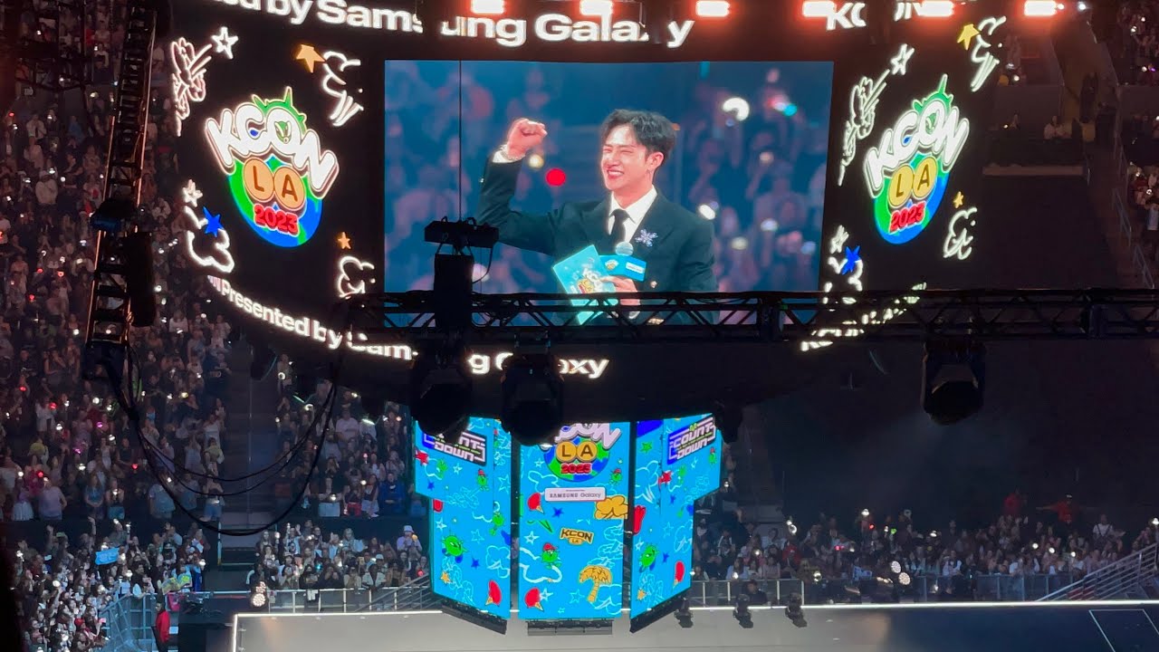 KCON LA 2023 DAY 3 - STRAY KIDS BANG CHAN AS MC - YouTube