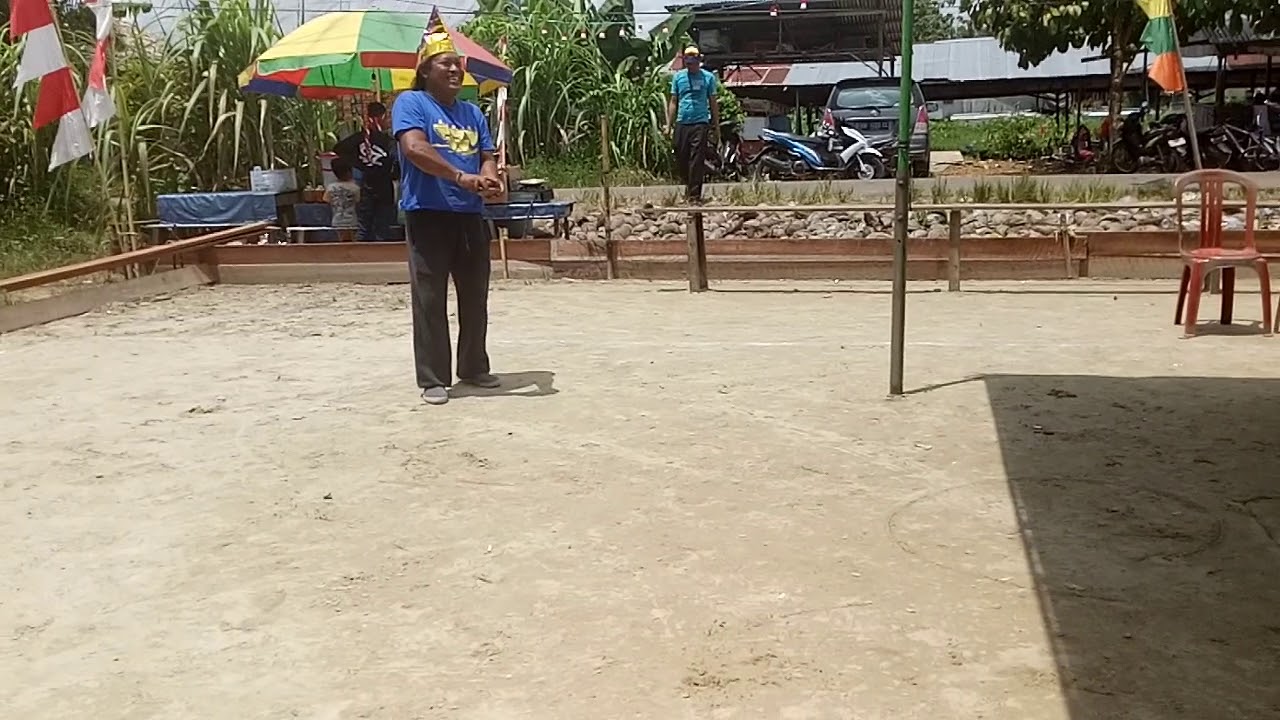 Pertandigan pangkak gasing 17 agustus rasau jaya kubu raya - YouTube