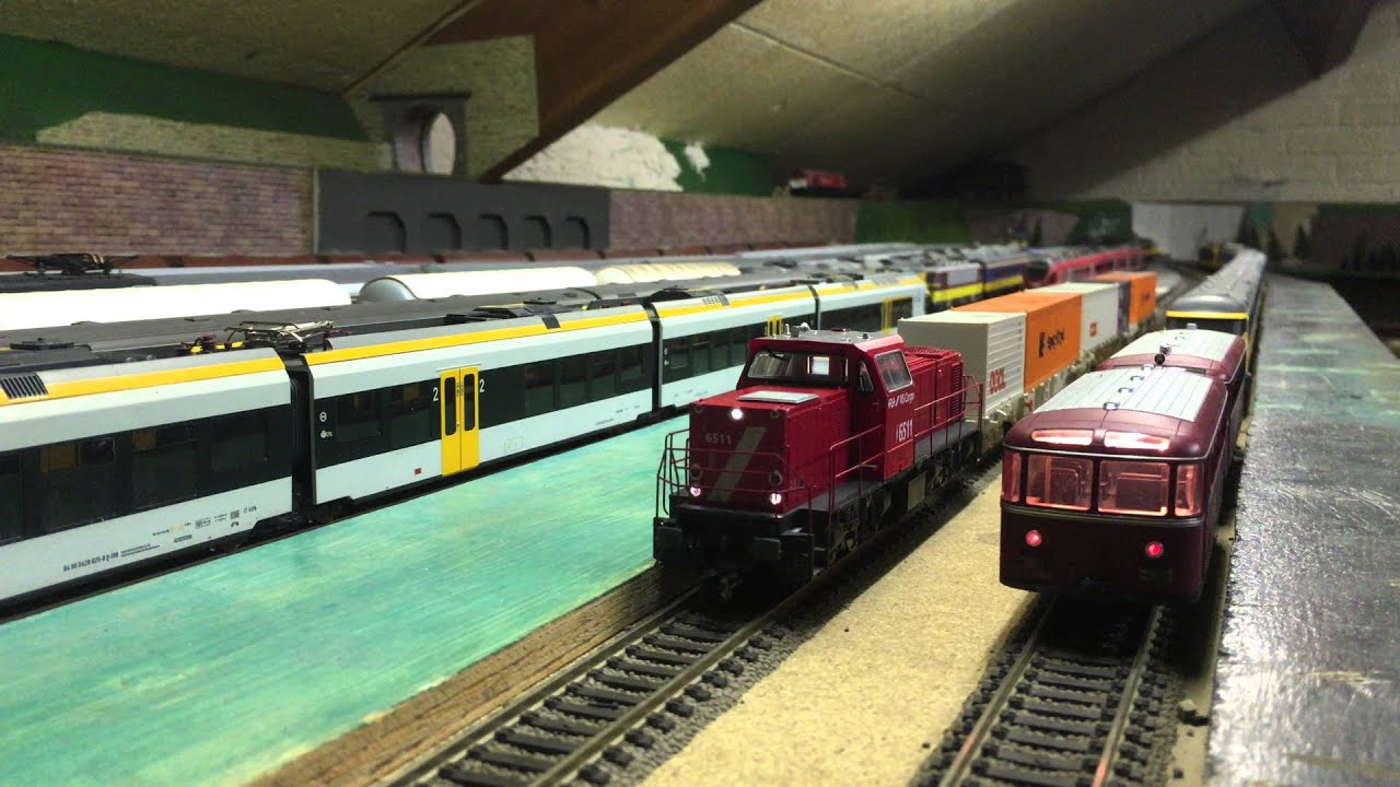 NS Cargo 6511 vertrekt met een korte containertrein - YouTube