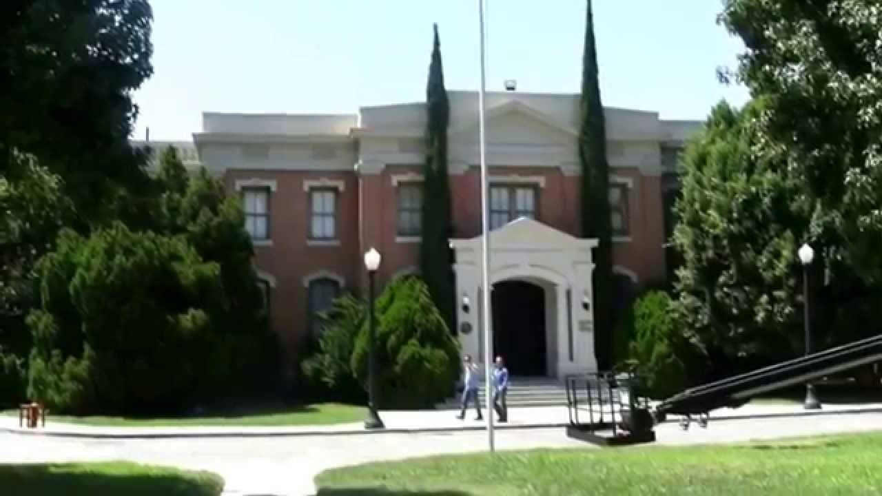 Pretty Little Liars, Rosewood set, Warner Brothers Tour Hollywood - YouTube