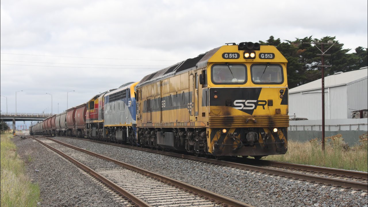 SSR Loaded and Empty Grain Trains In Melbourne - 4MC4 and 4CM1 - YouTube