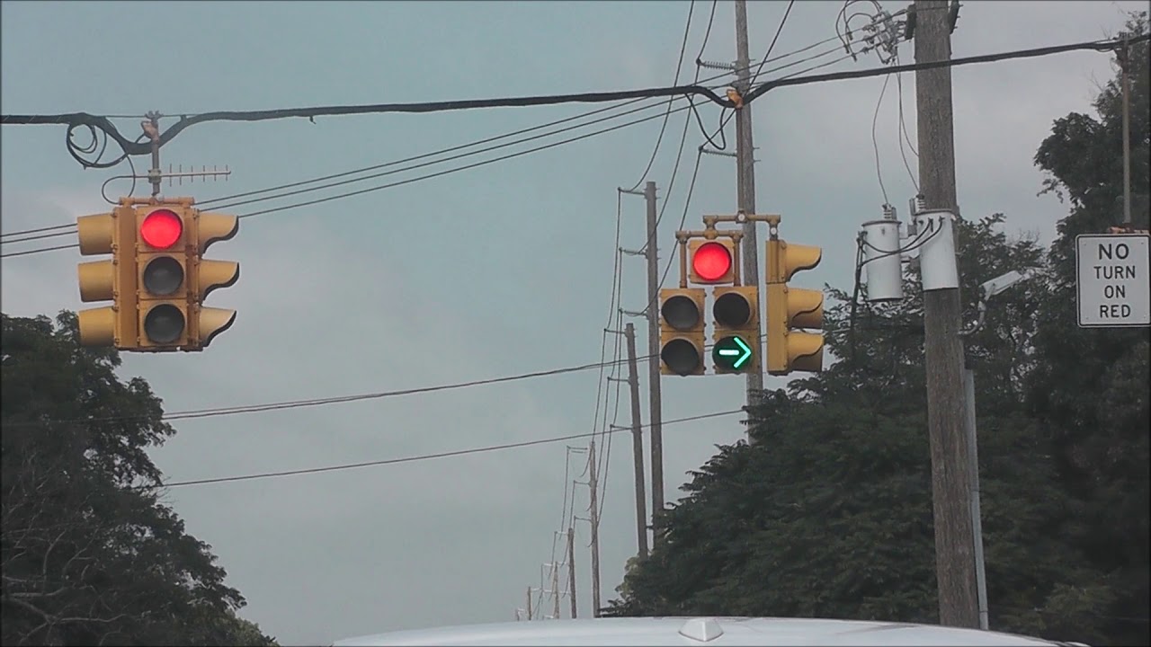 DOGHOUSE STYLE TRAFFIC LIGHT #15 - YouTube