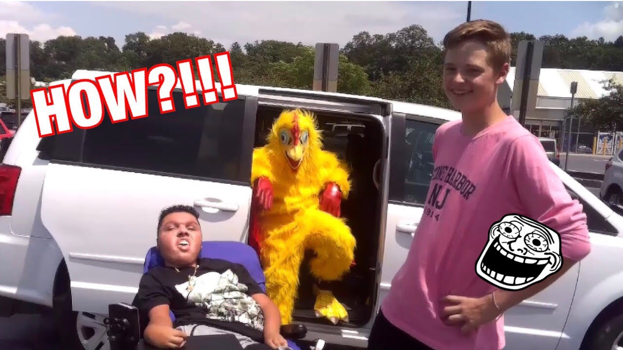 CHICKEN SCARE PRANK!! - YouTube