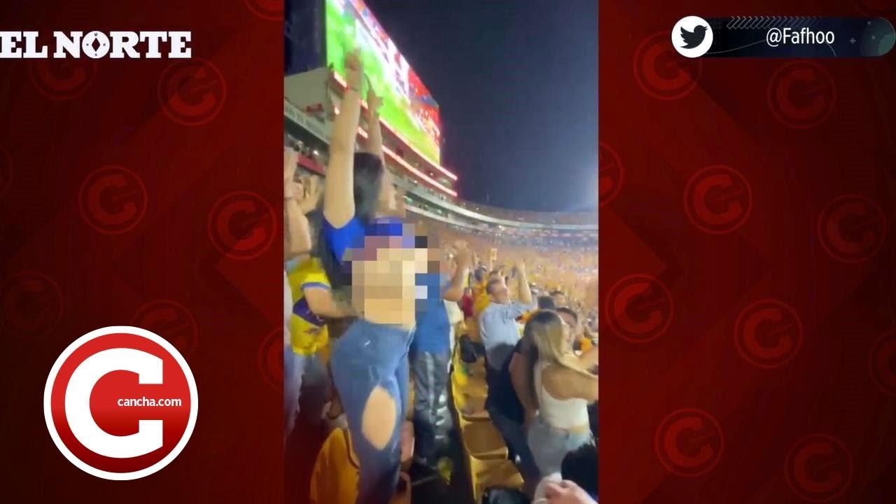 Aficionada De Tigres Haciendo Topless Tras Gol De Gignac En El