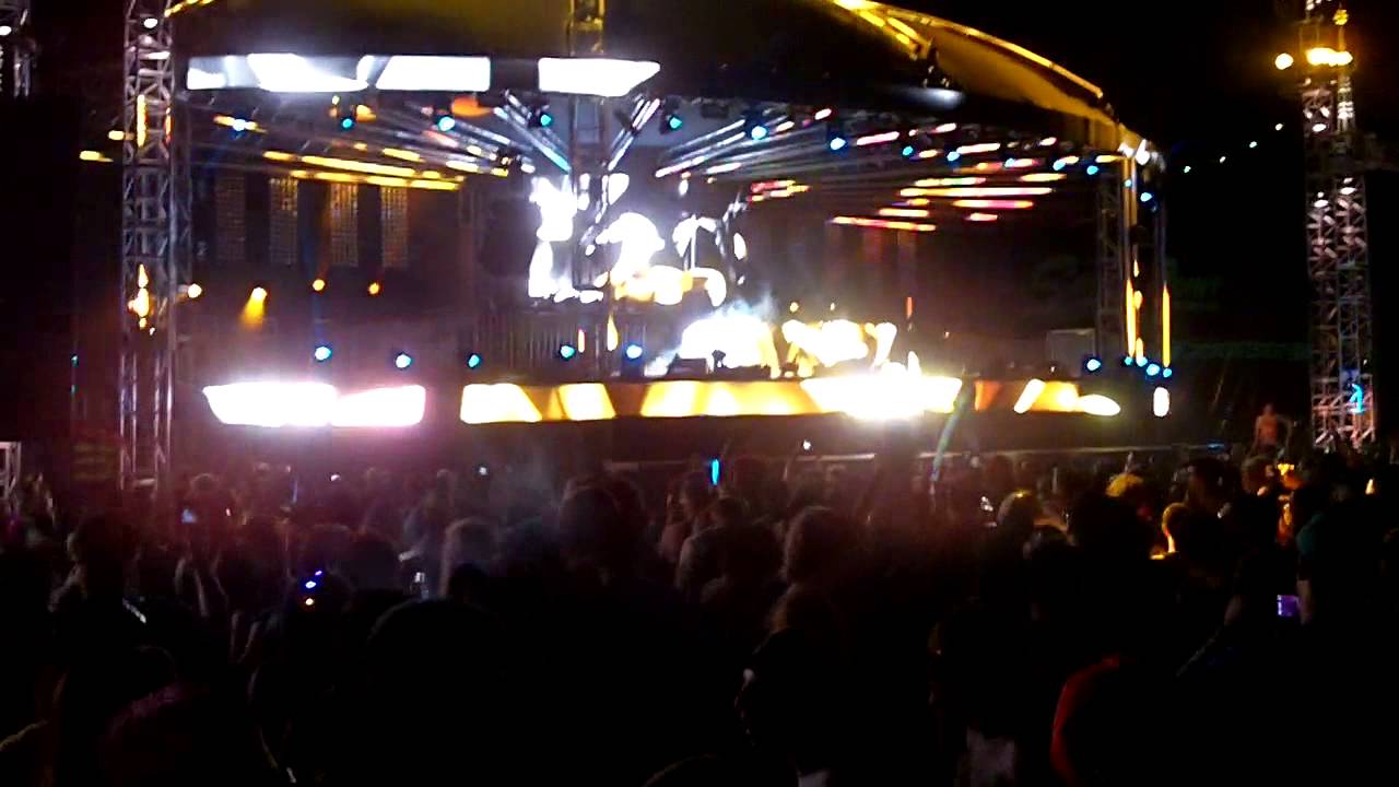 (HD) UZ @ EDC Vegas 2013 (Bass Pod) - YouTube