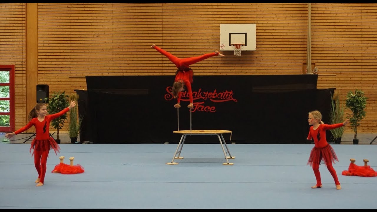 Showakrobatik Kiel ,,Face" Event 2018 unsere Feuermädchen - YouTube