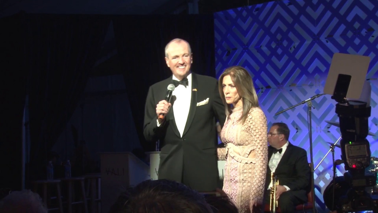 Governor Phil Murphy jokes about Giants, Jets at Inaugural Gala - YouTube