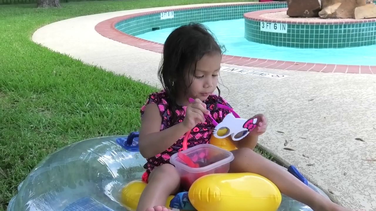 Hello kitty Play with Fun Swimming Pool Tube Water Slide for Kids Video ...