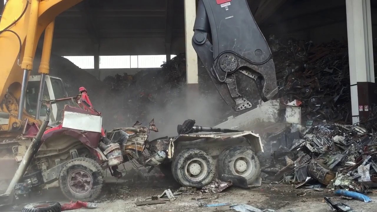 How to Cutting a Truck with a VTN 12-Ton Shear - YouTube