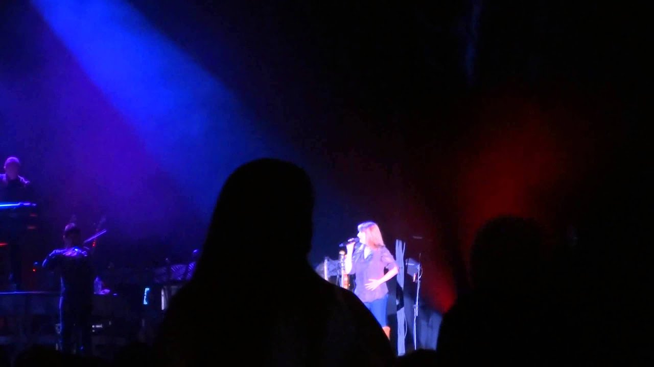 Reba McEntire and Jennifer Wrinkle - Does He Love You? - Enid, OK 6-21 ...