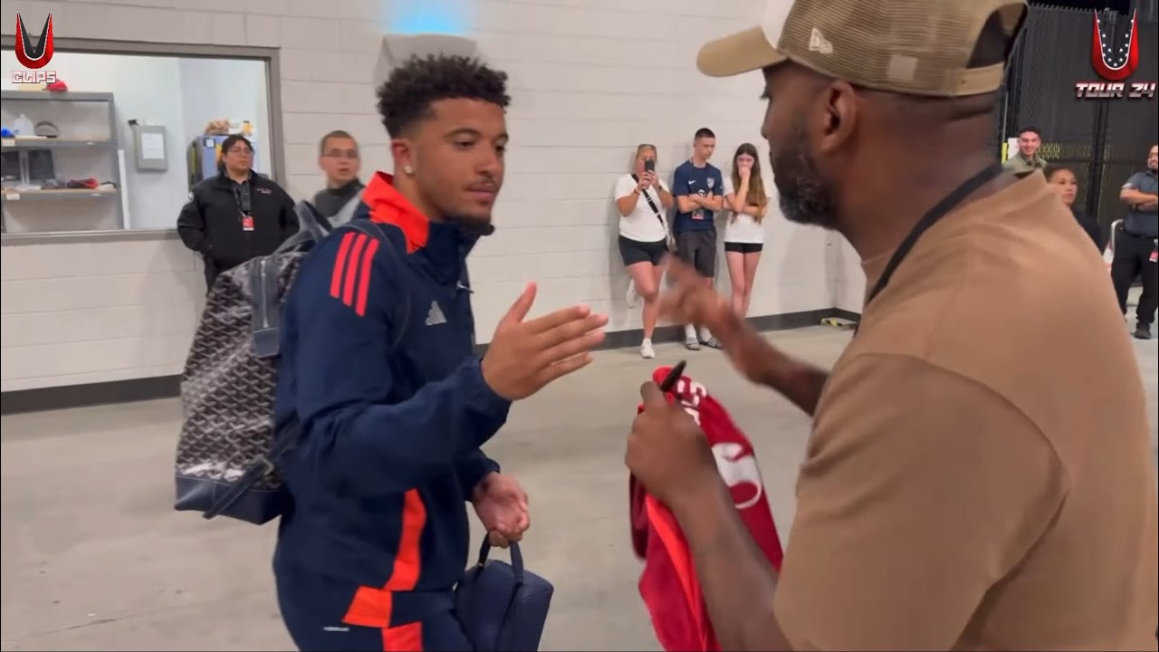 Flex links up with the whole Man United squad - YouTube
