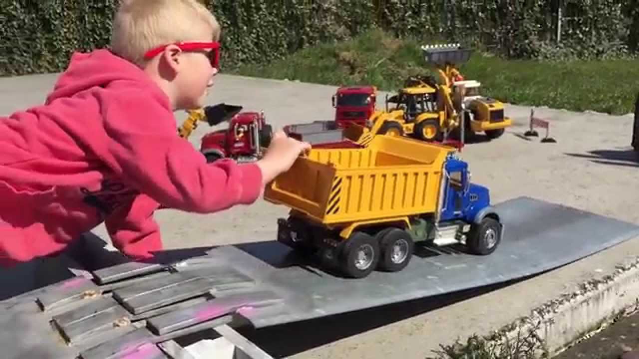 BRUDER Toy TRUCKS ♦ Jack Jack's Giant Construction Site ♦ Bruder ...