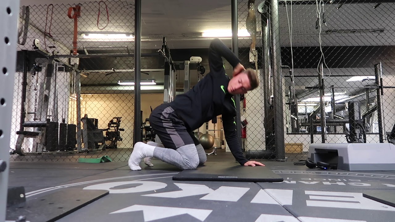 Kneeling T-Spine Rotation - YouTube