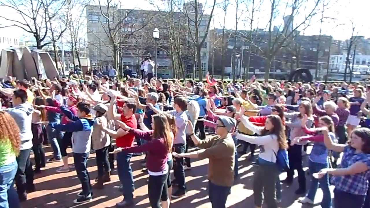 Glee Flash Mob on Broadway 2013 (unofficial) - YouTube