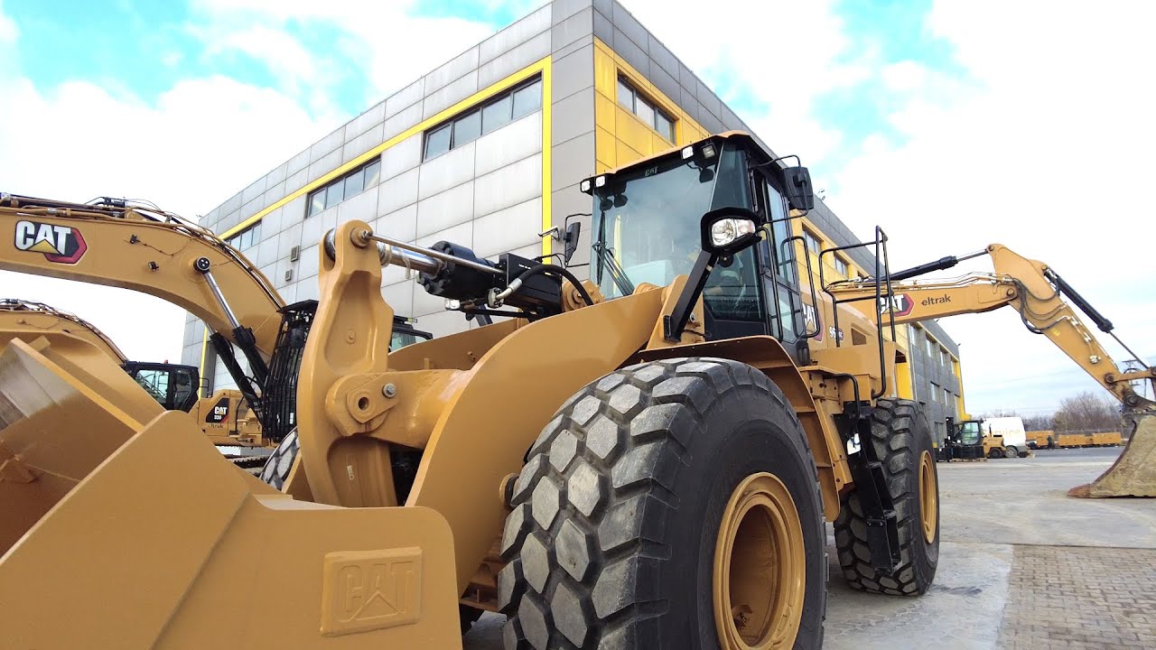 Exploring the CAT 966GC Wheel Loader. Engine Sound and Movement Demo ...