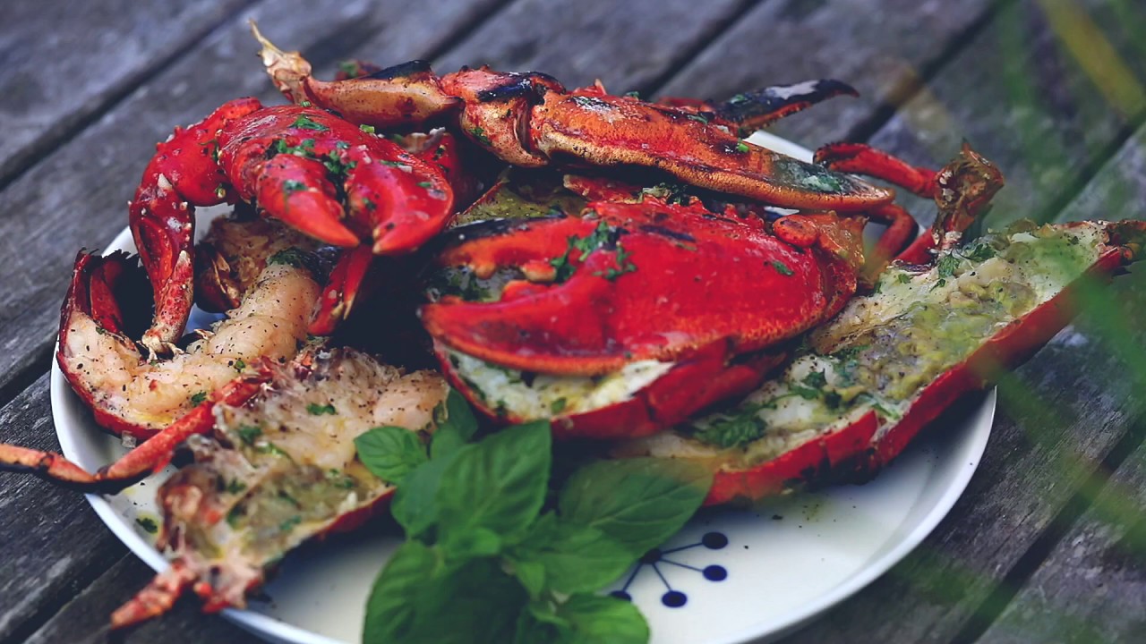 Sådan griller du en hel dansk sort hummer - YouTube
