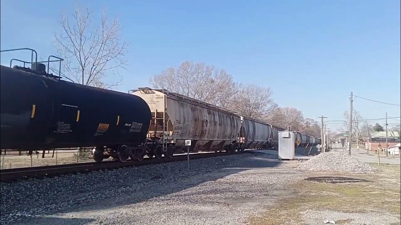 NS 4541 leads 242 in Monarch, SC with a Very Horn Happy Engineer! - YouTube