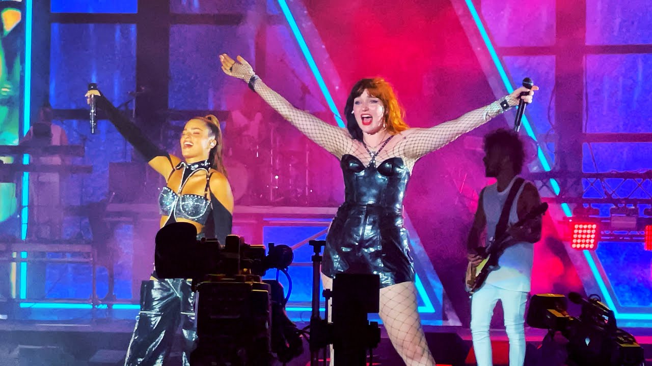 Noa Kirel & Gayle - abcdefu (Live at Park Hayarkon) - YouTube