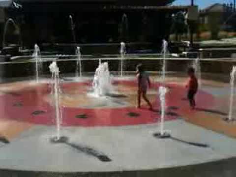 Valley Fair Mall Splash Pad (West Valley City, Utah) - YouTube