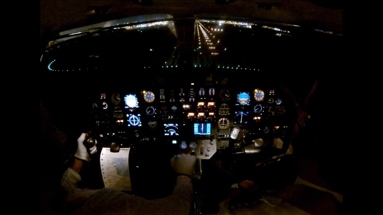 Night ILS approach at Doha, Qatar - cockpit view with ATC! - YouTube