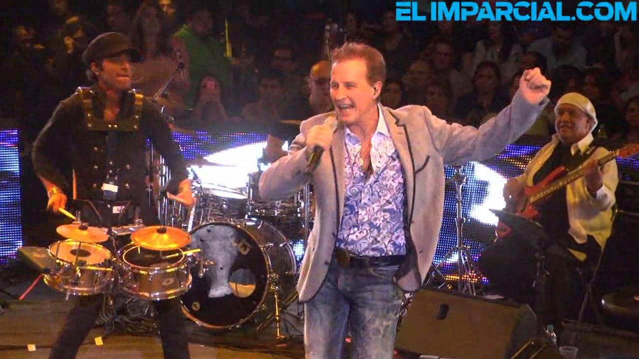 Emmanuel y Alexander Acha cautivan a las mamás en su día - YouTube
