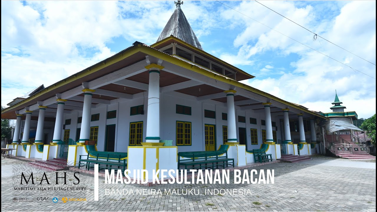 Masjid Kesultanan Bacan - YouTube