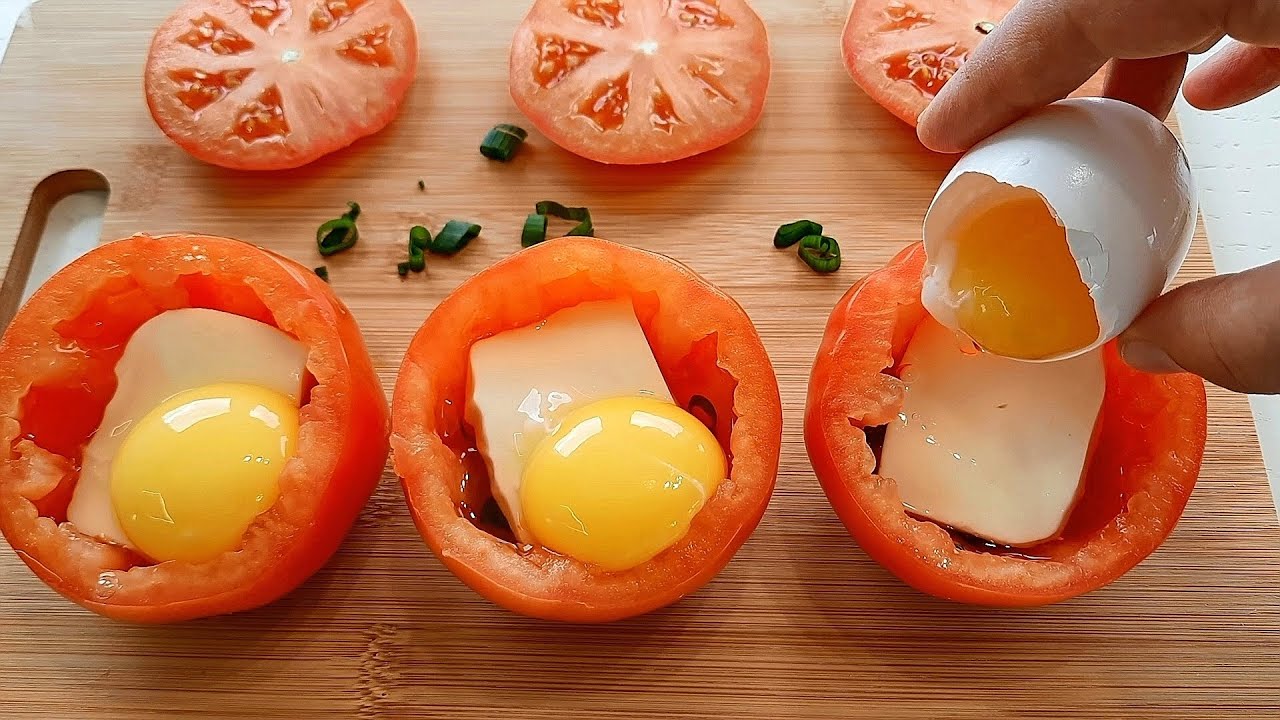Legen Sie einfach ein Ei in eine Tomate und Sie werden begeistert sein ...