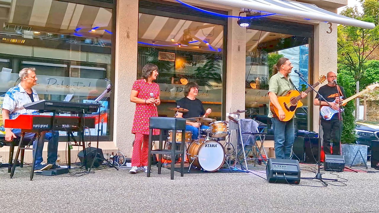 Band *Nix wie rauS* song *All for love* live open air concert on the ...