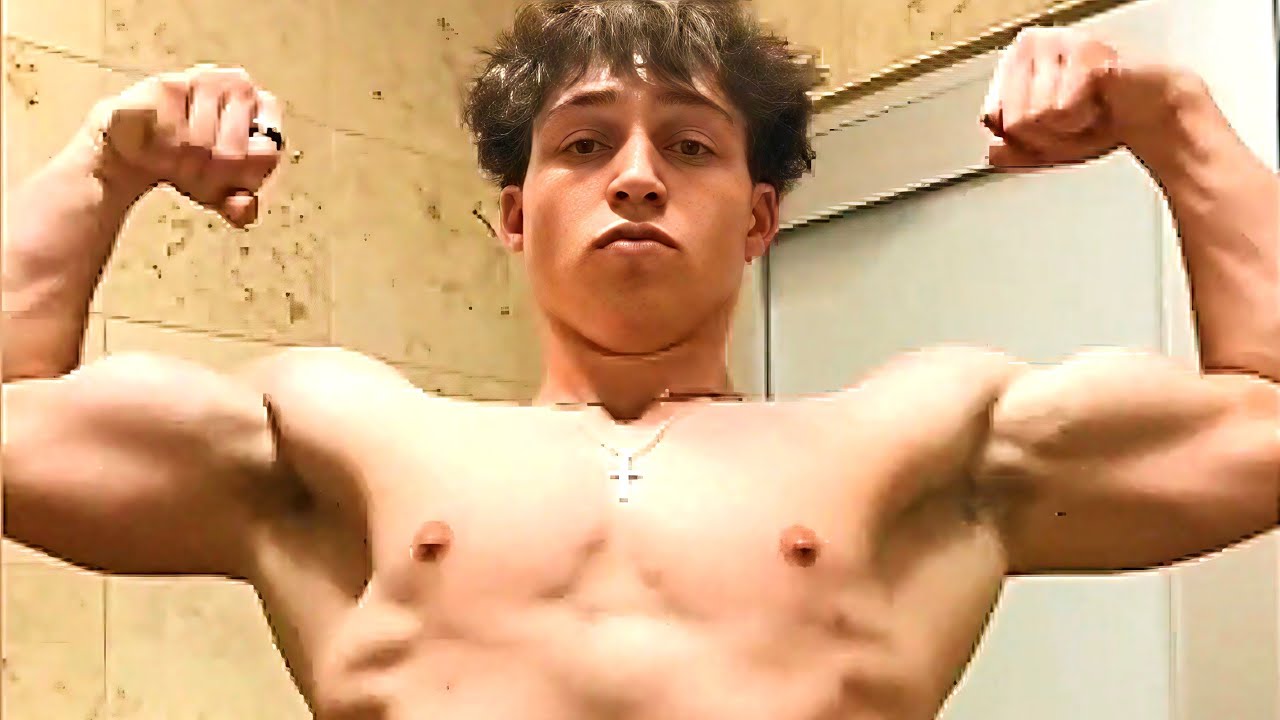 Young bodybuilder flexing muscles Aesthetic - YouTube