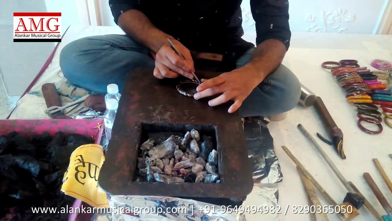 Rajasthani Lakh ki Chudiyan Live Making Demo in Corporate Event Stall ...
