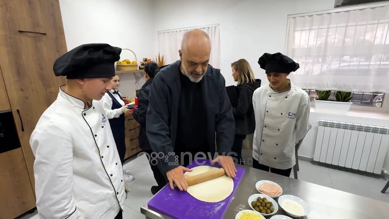 Peshkopi, Rama mëson byrekun me nxënësit e shkollës së Mesme ...