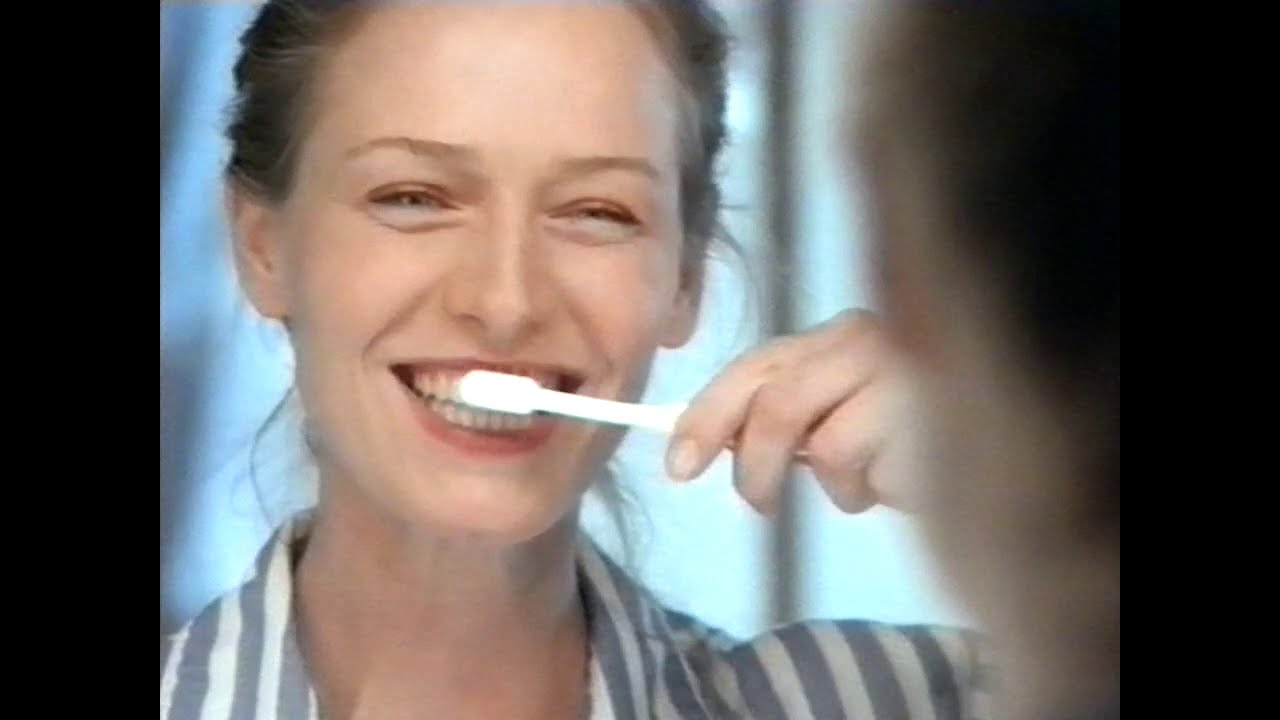Colgate tv reklame 1994, fra VHS bånd - YouTube
