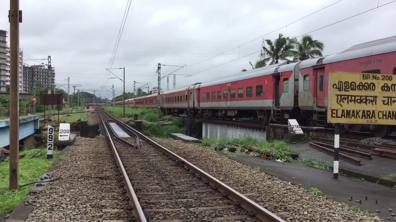 Clash of Diesel Loco [ #12202 ERS wdm3a ️ ⬅️ #19332 Ratlam wdm3d ...