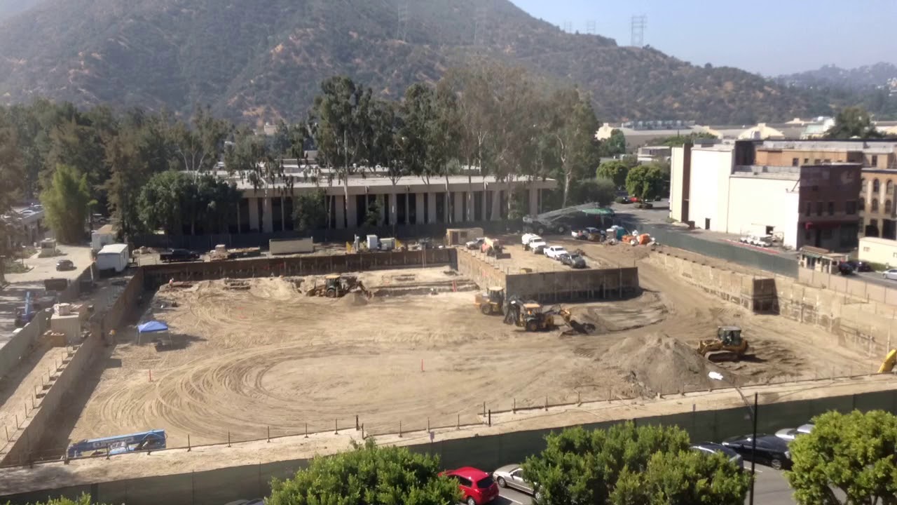 6/20/2018 Warner Bros. Tour Building Under Construction - YouTube
