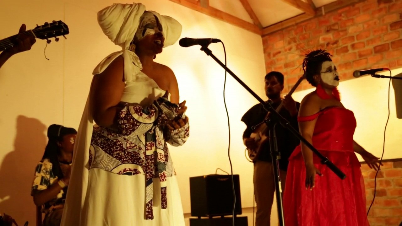 Mthwakazi sings 'Isihobe" (Composer & Author - Luyolo Lenga) - YouTube