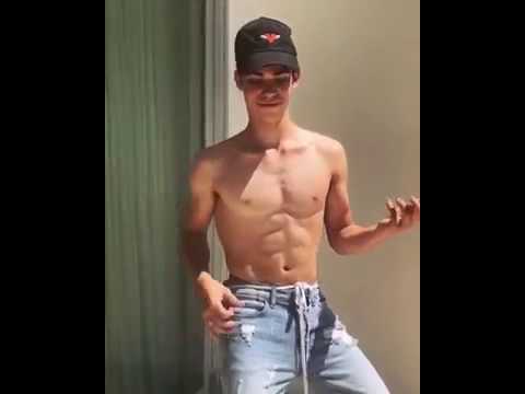 Cameron boyce bailando en RAW - YouTube