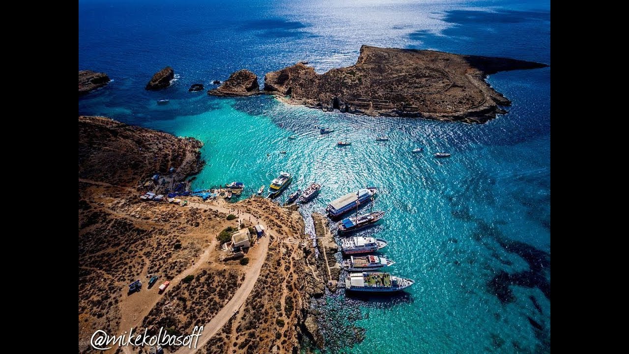 Walking on Azure Window in Malta before it collapsed / One day on ...