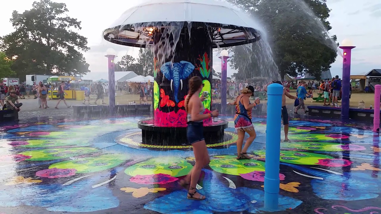 Bonnaroo 2017- Fun at the Fountain - YouTube