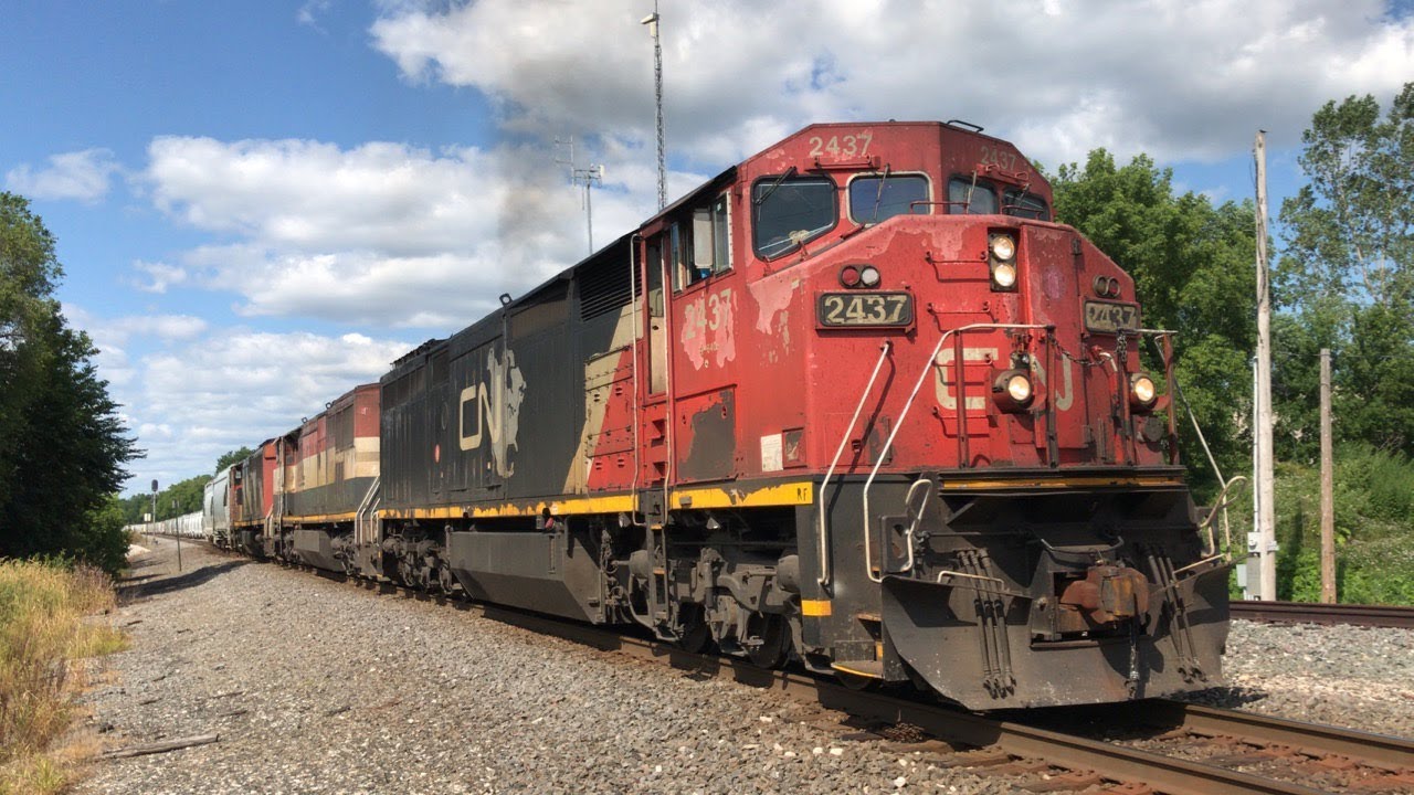 CN A490 With a Barn Trio at Duplainville, WI - YouTube