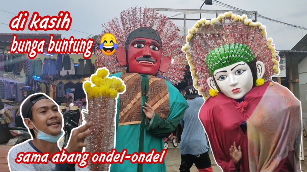 Ondel-ondel Ondel-ondel cantik|dikasih bunga sama abangnya ondel-ondel ...