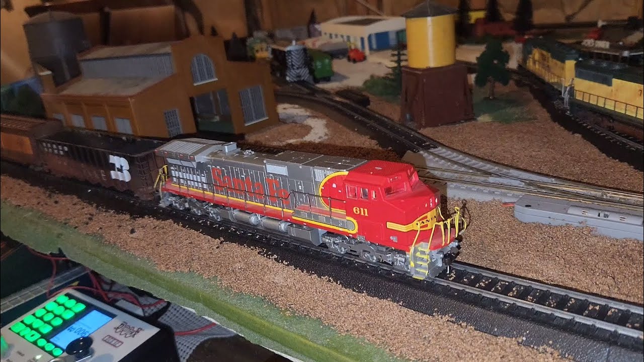 Can I fix this Atheran blue box Dash 9? - YouTube