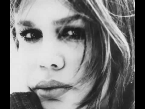 Siyah Beyaz Aşk Sende Benim Kadar Gerçekleri Görüyorsun