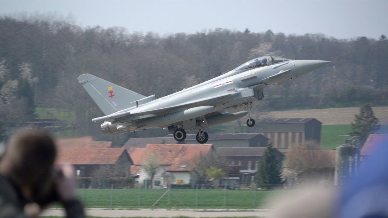 Der Eurofighter im Test in Payerne - YouTube