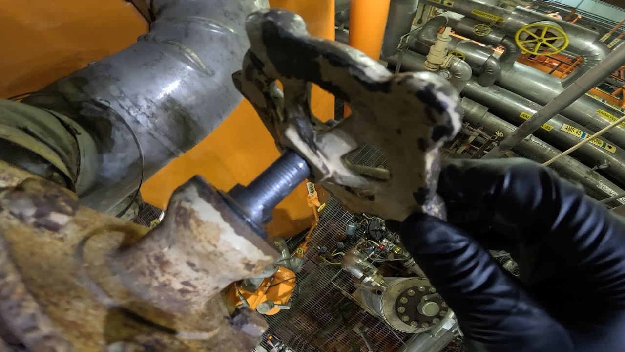 Live Ammonia Valve Repack! - YouTube