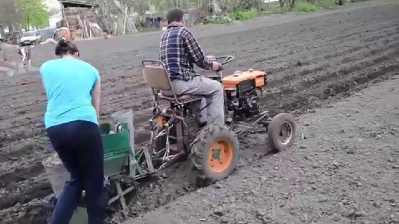 посадка картошки самодельным минитрактором - YouTube