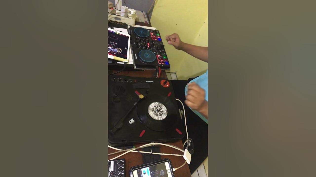 Numark PT01 Scratch and Numark Party Mix 2 - Portablist - YouTube