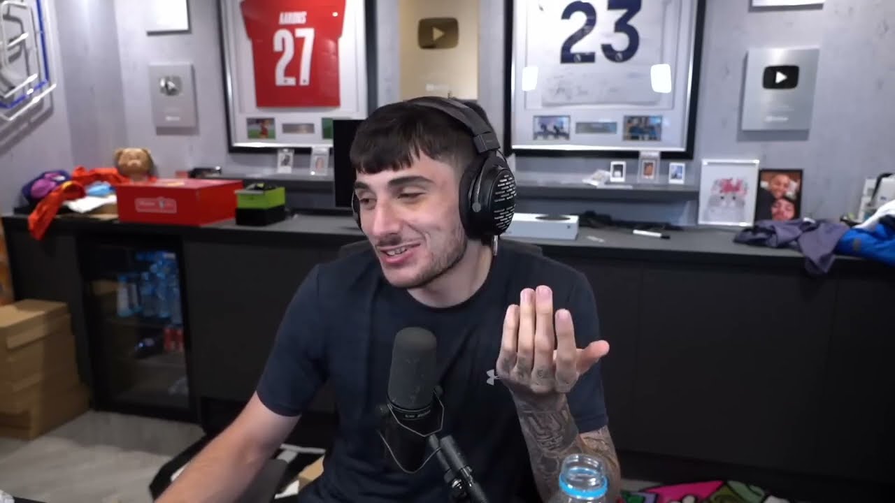 Danny Aarons Reacts to Beavo Pulling Out Boxing Match... - YouTube