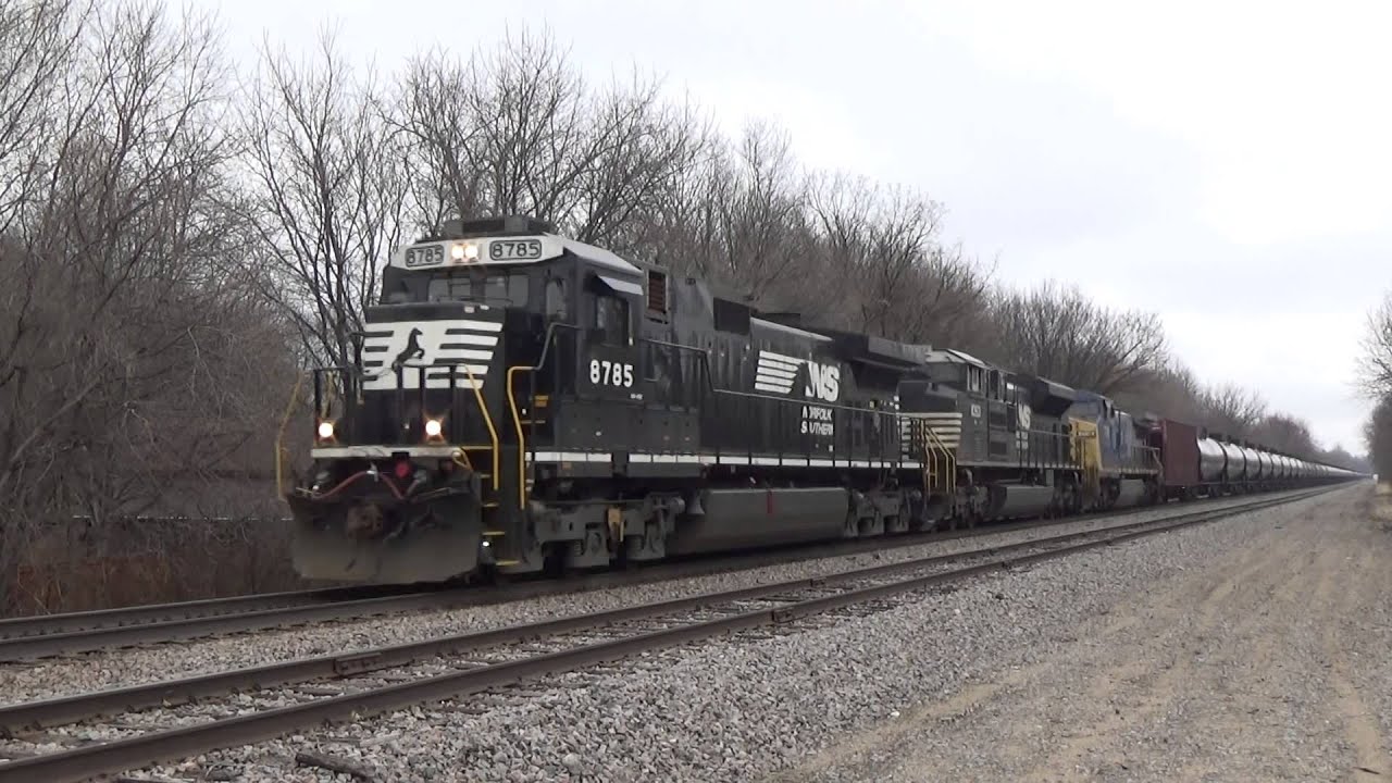 NS C40-9 8785 leads an oil train through Delano, MN on the Wayzata Sub 3/26/16 - YouTube