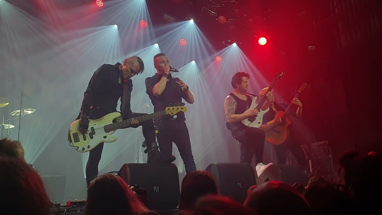 Poets of the Fall - Carnival of Rust (live @ Amsterdam) - YouTube