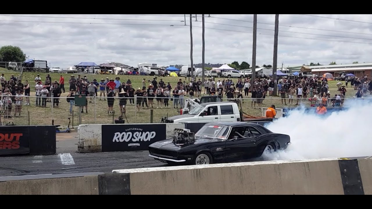 Summernats 35: "USA502" Camaro enters burnout pad from opposite side to ...